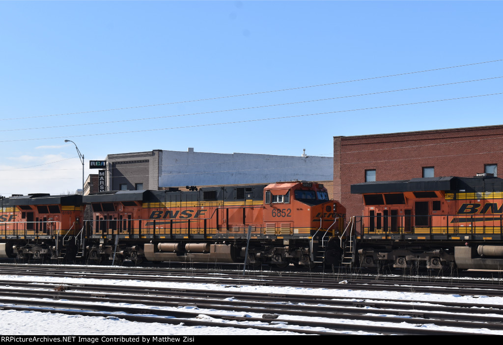 BNSF 6852